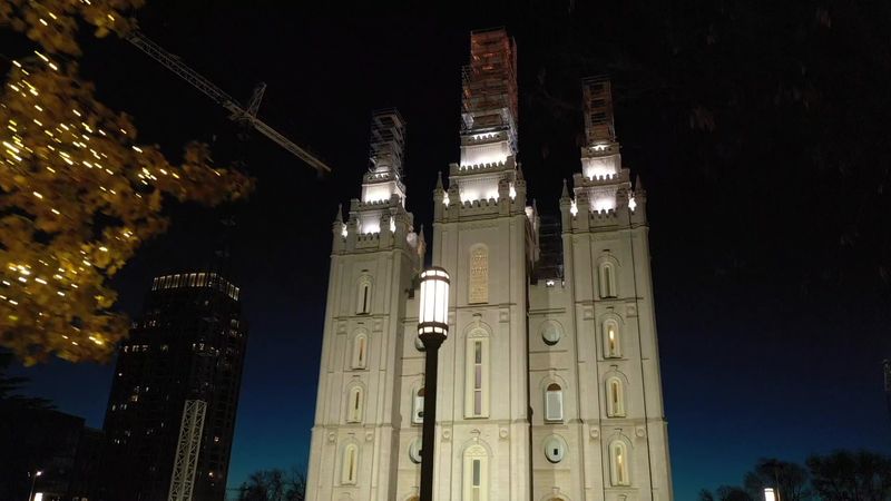 Lighting of Temple Square: Virtual Tour