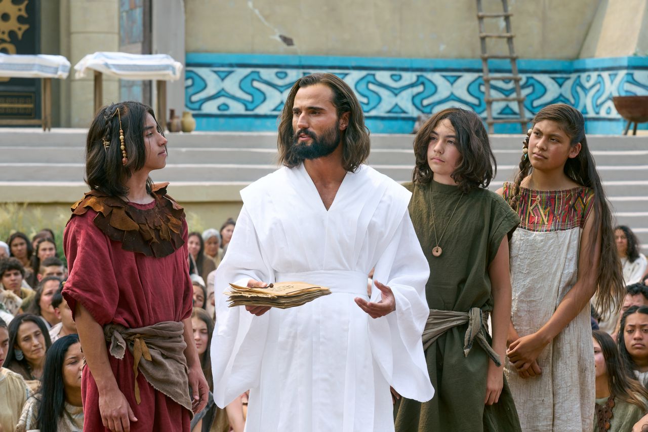 Jesus Christ Administers the Sacrament | 3 Nephi 20:1-8