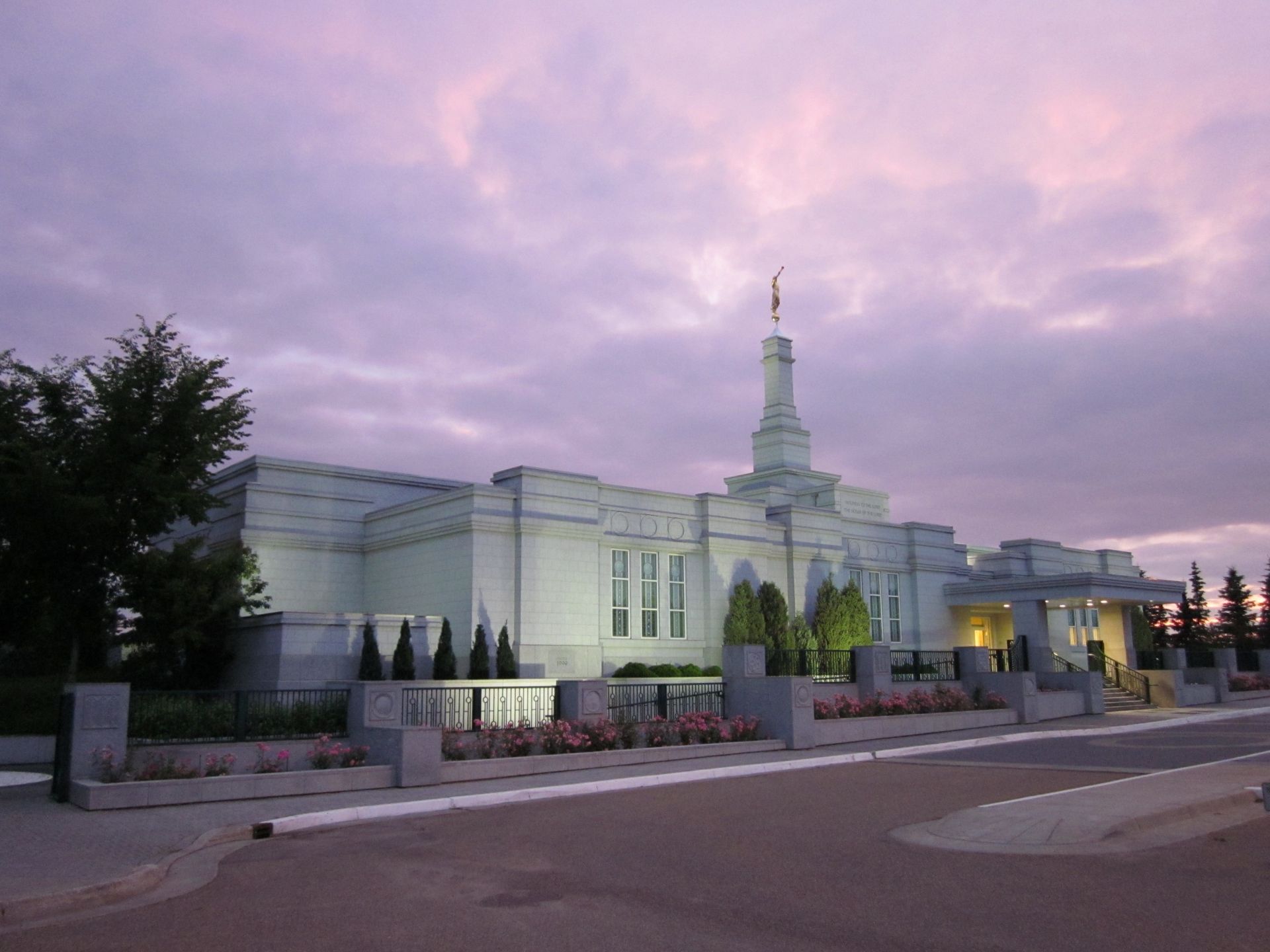 The Edmonton Alberta Temple in the Evening
